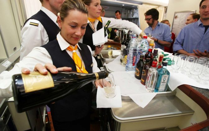 Estas son las 11 cosas que nunca debes hacer en un avión